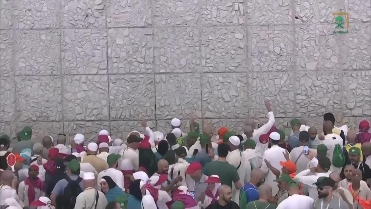 Muslim pilgrims continue stoning rituals in Mina for the second day