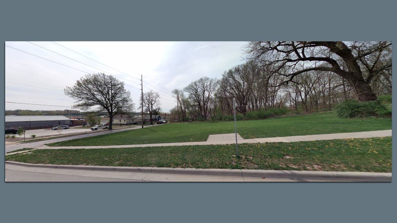 Des Moines vacates and may sell part of Bates Park