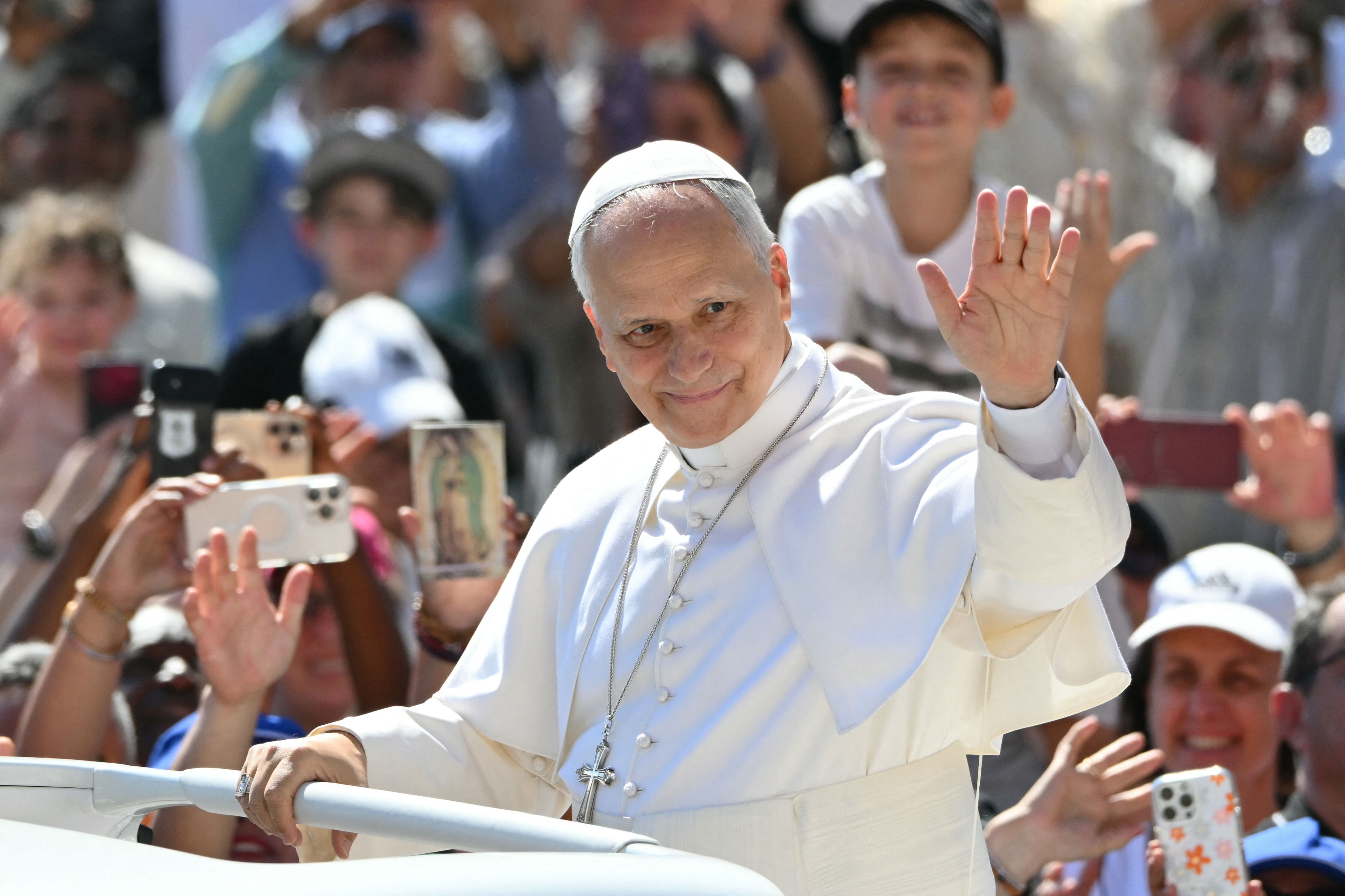 Johnson to meet Pope Leo XIV in Rome with a very Chicago foodie gift ...