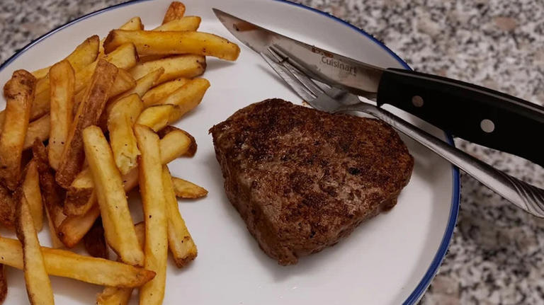 The best LongHorn Steakhouse steak, according to our taste test