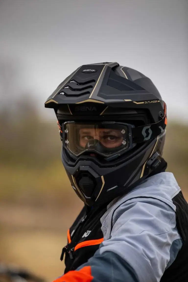 Sena Outlander: ecco il primo casco adventure con comunicazione ...