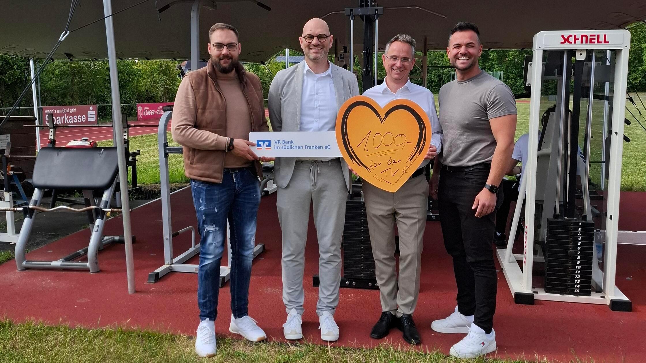 Neue Fitnessstudio-Ausstattung: VR-Bank spendet an den TV 1860 Gunzenhausen