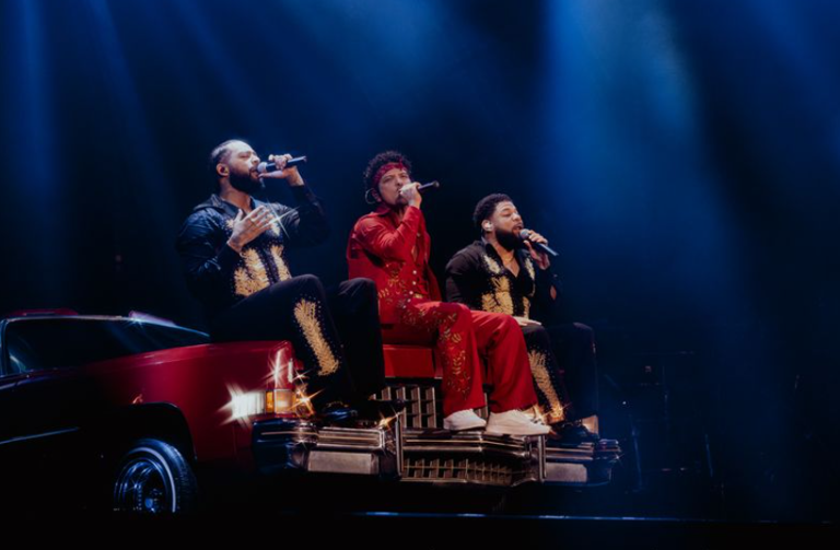 Bruno Mars packs powerful punch with big show at Rogers Stadium