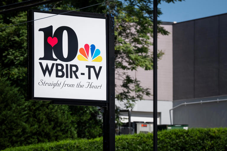 WBIR morning anchor, a Knoxville native, announces she is leaving TV news