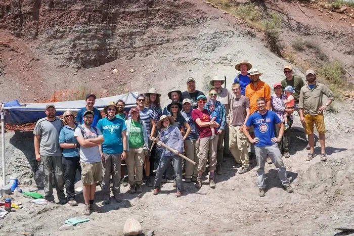 Scientists just found a 'fake dinosaur', walked on two legs like a ...