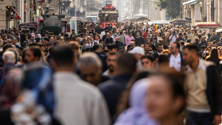 A new mathematical model just predicted global population will peak ...