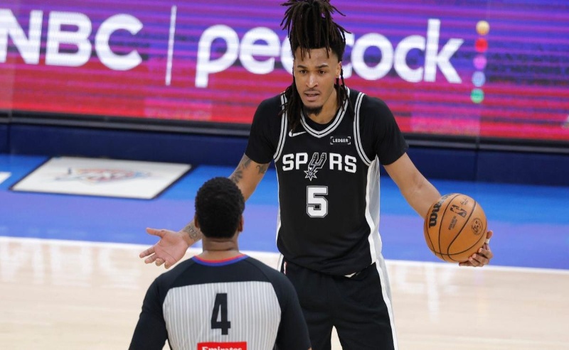Stephon Castle calls out officiating after Spurs fall behind Thunder in ...
