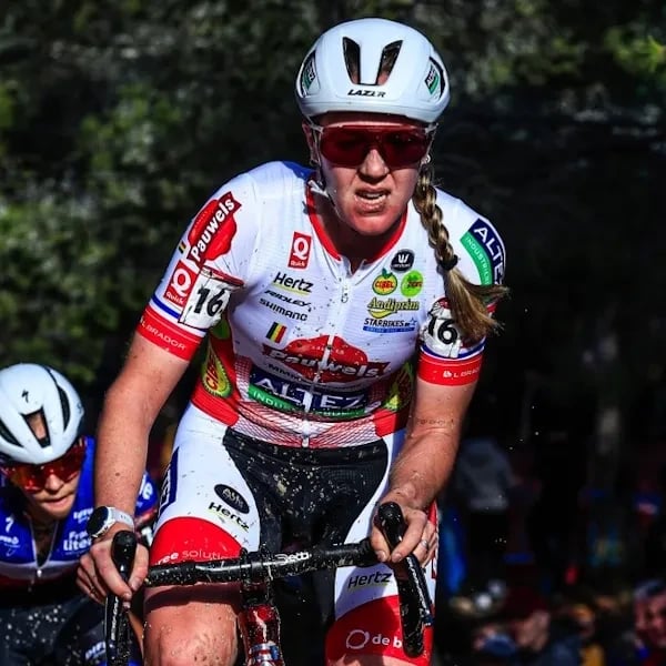 Crosser Amandine Fouquenet zal op de weg uitkomen voor AG Insurance-Soudal