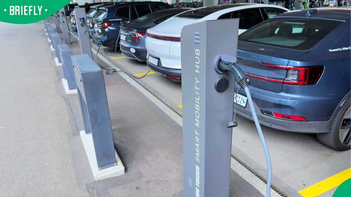 SA man films brand new solar EV charging station on the N3