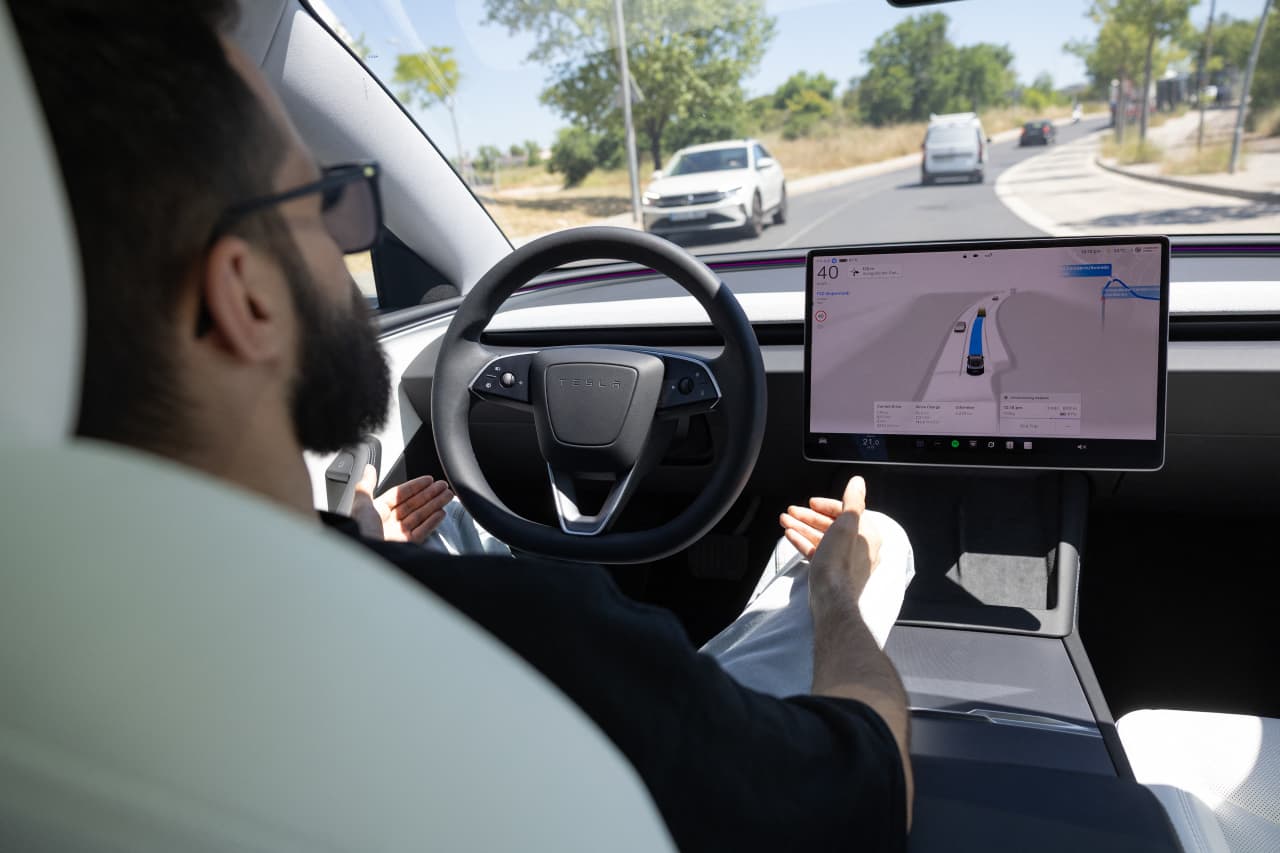 Tesla marks 6-day winning streak as buyers wait for big AI updates