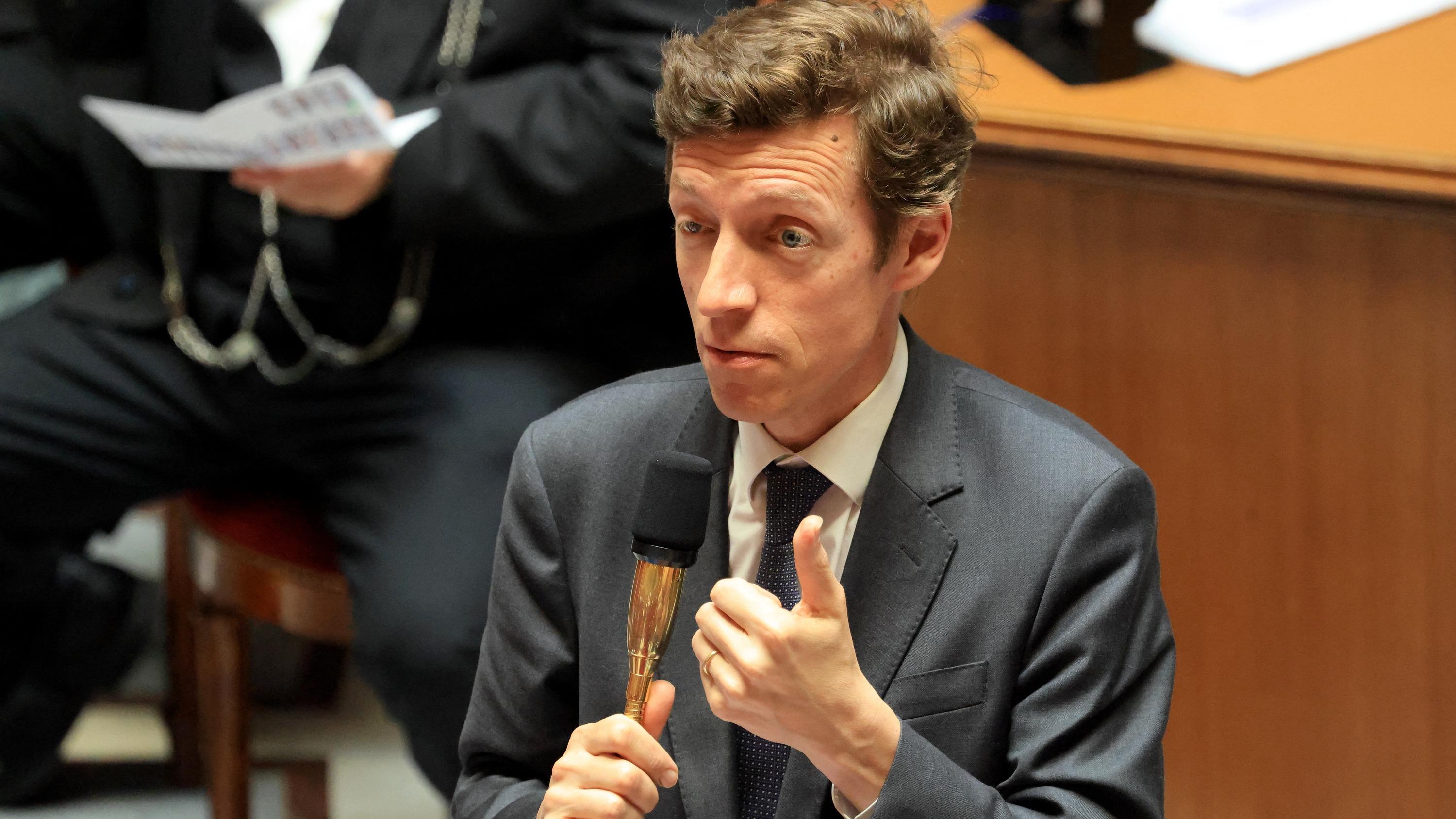 « Geste scripteur » : le ministre de l’Éducation nationale moqué pour ...