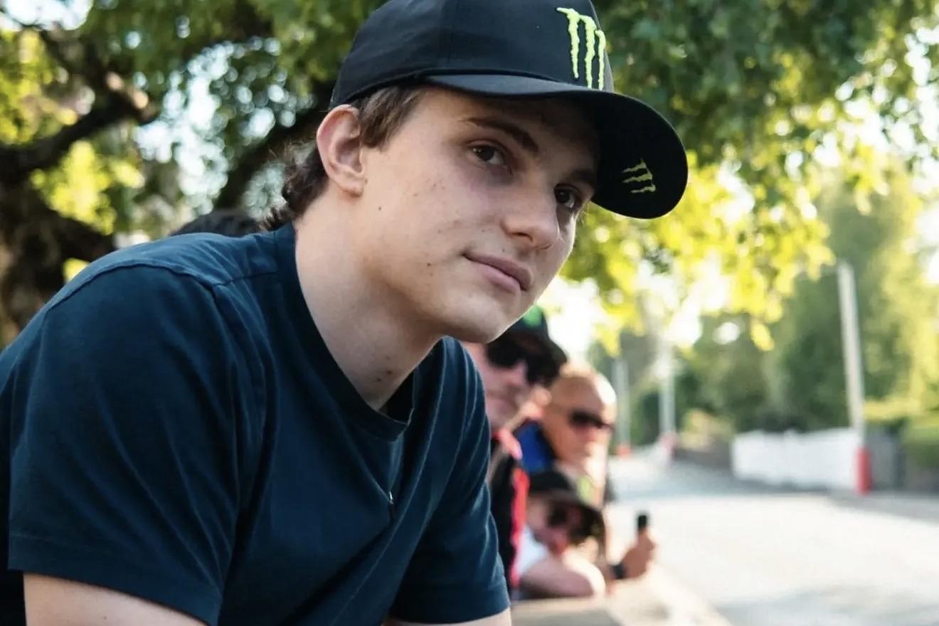 TT 2026: 'These guys are nuts!' - Formula 1 star Oscar Piastri watches ...