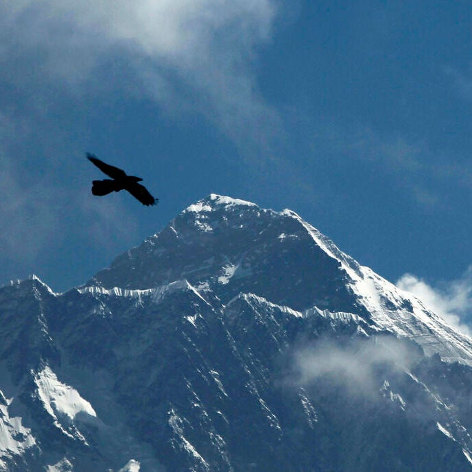 American climber breaks Everest speed record, his team says