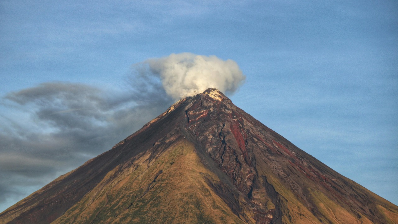 Mount Bulusan just logged 442 volcanic earthquakes in 10 days as ...