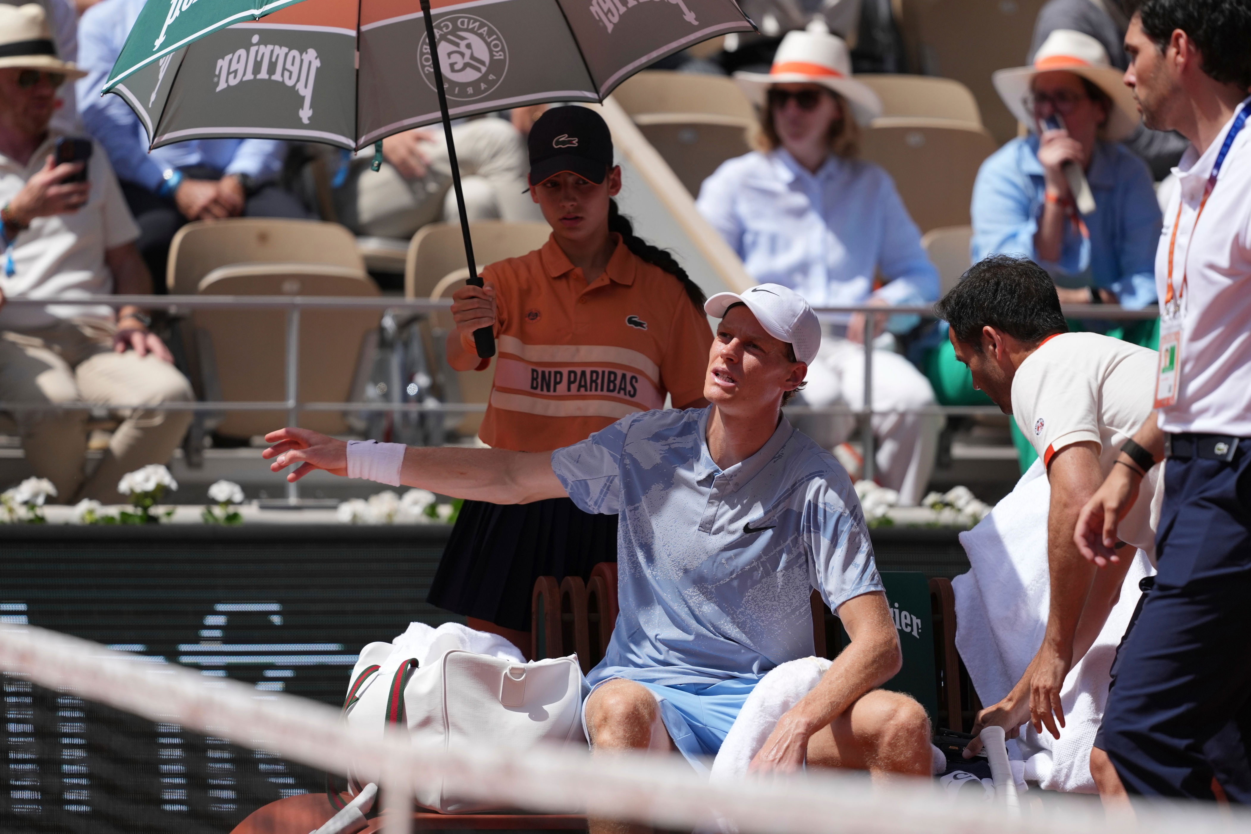 Sinner appears to be struggling with the heat in French Open second round
