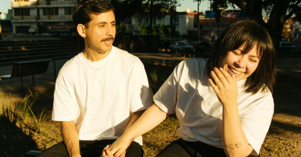 13 simple things women do that make men melt instantly