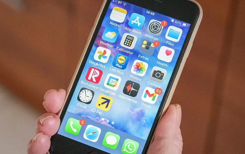 Apple tests iPhone auto-lock to thwart snatch thefts