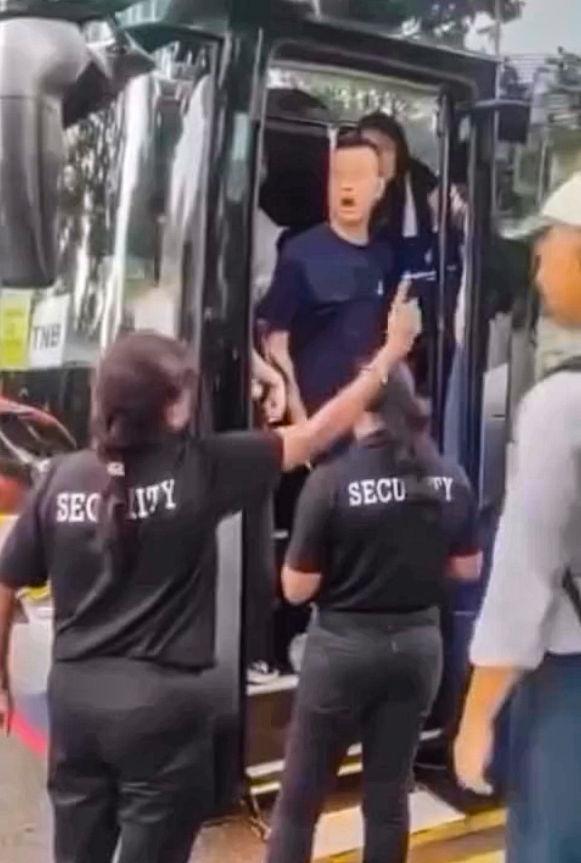 Hong Kong principal who swore at Singapore security guards resigns