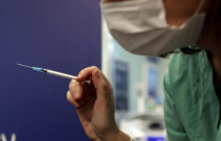 Experts push for stronger flu vaccination efforts in workplaces