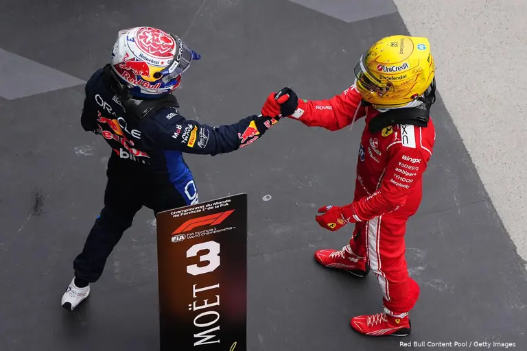 Albers vroeg Verstappen om gunst: "Ik vind dat Max zo'n uitdaging aan ...