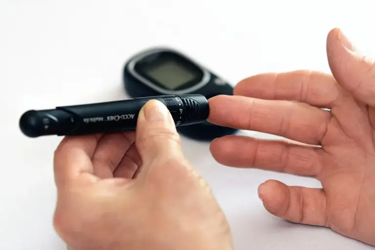 6 clear signs your body is reacting poorly to processed sugar