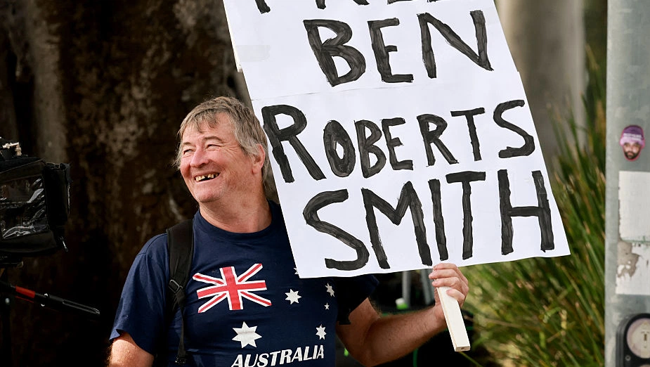 AFP defends Roberts-Smith airport arrest amid leak probe