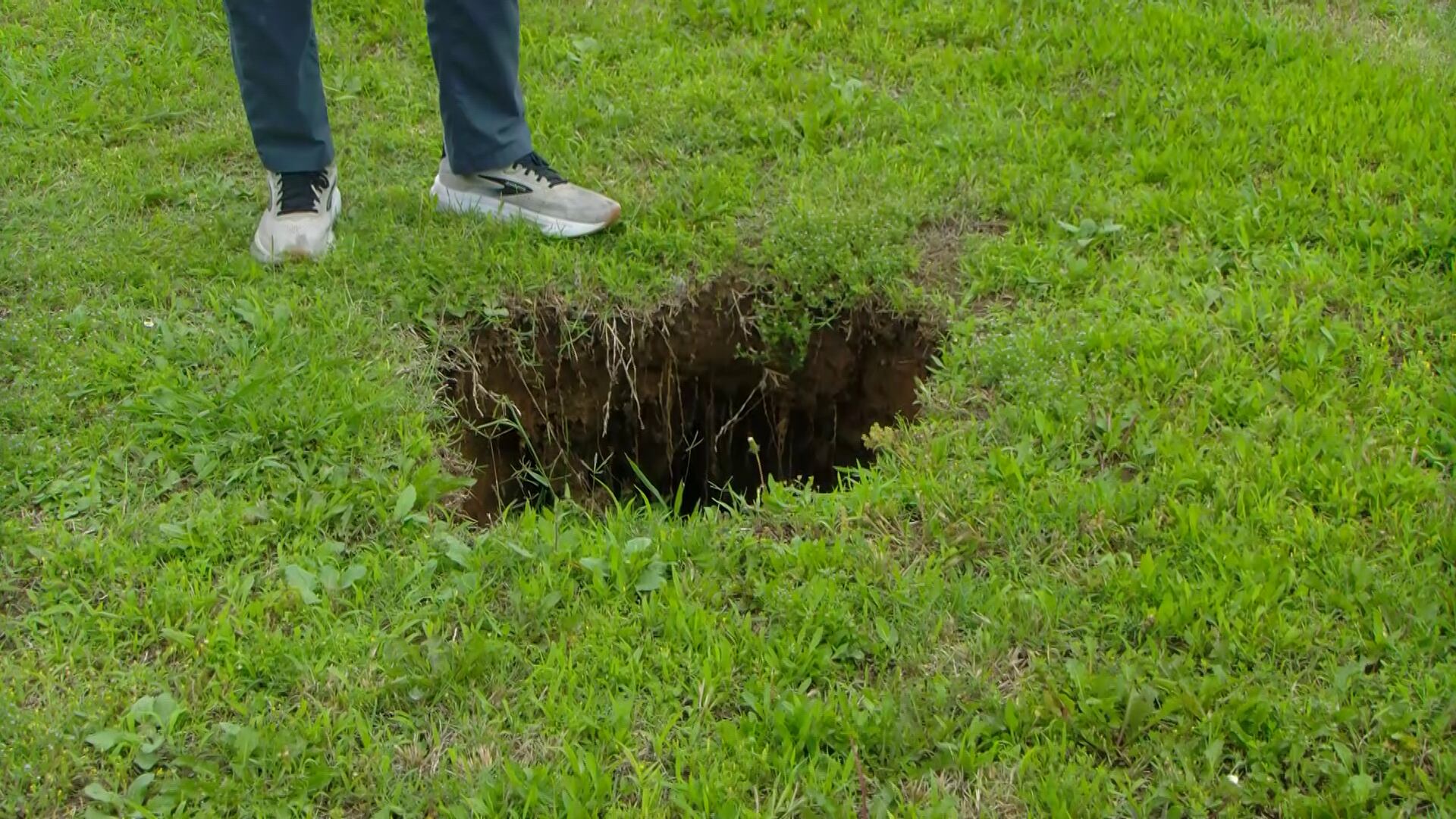 Horn Lake family says city has not inspected growing sinkhole in front yard