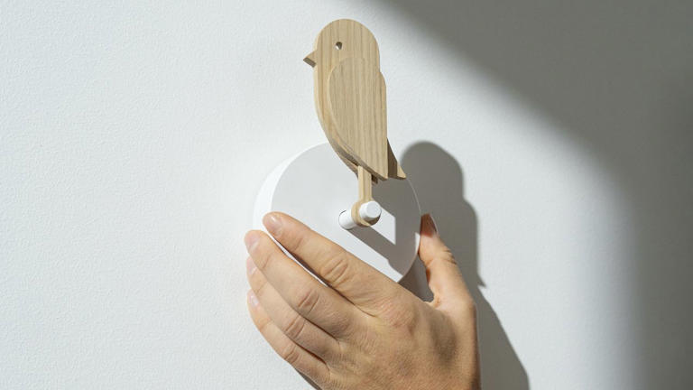 This smart bird detects poor air quality before coming back to life ...
