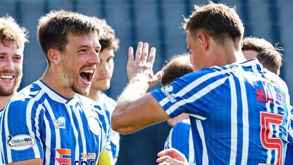 Aberdeen sign Kilmarnock's Lyons & Mayo & Austrian Briedl