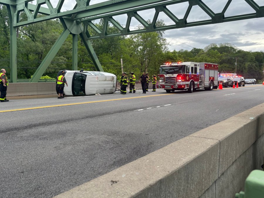 Pittsford Palmyra Rd. open to one lane after car crash