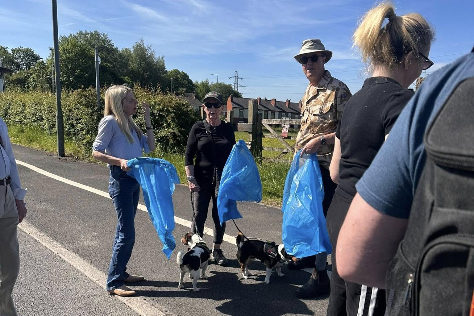 Gibfield residents come together to keep public rights of way clean ...