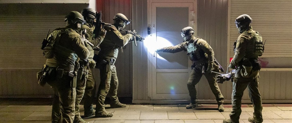 Mieli zdjęcia funkcjonariuszy, kamery i alarmy, ale to nie pomogło. Dwa ...