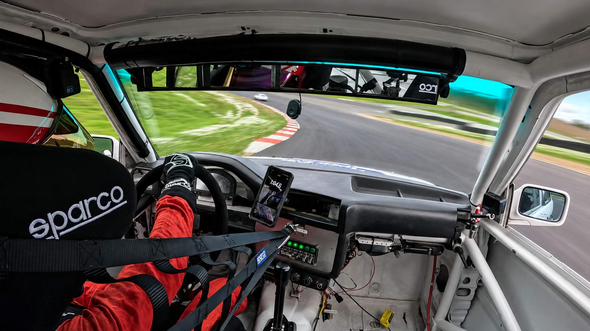 Inside classic BMW E30 race brings close track action
