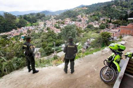 Panfletos, armas y drogas: los hallazgos tras operativo por ola de ...
