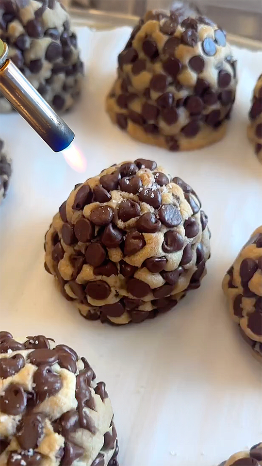 Viral jumbo cookies 😳