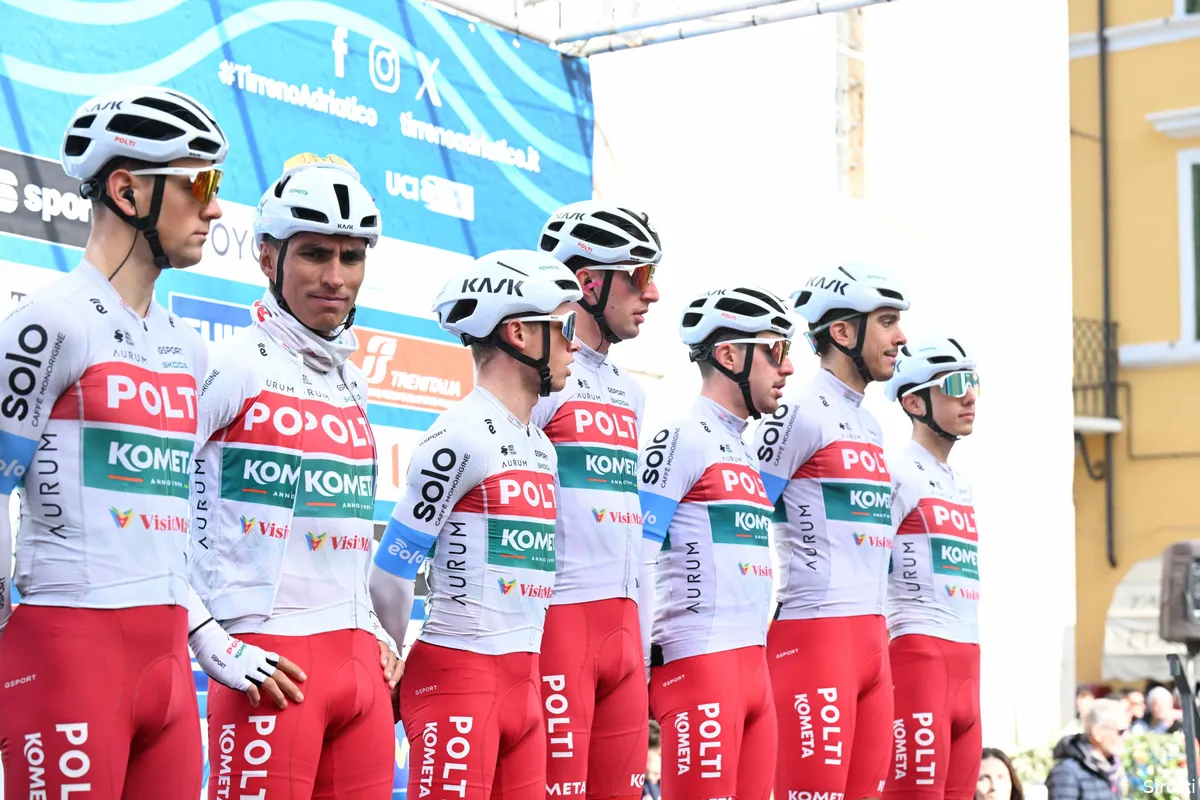 Live stage 18 Giro d'Italia 2026 | 30km to go — 4 man break kept on a ...