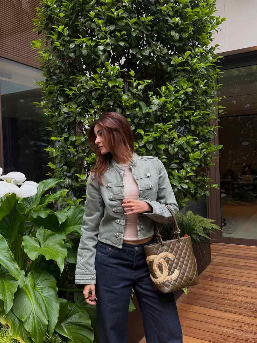 Pictures of Ananya Panday Holidaying With Sister Rysa Panday in France ...