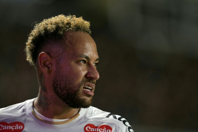 Neymar é dúvida para estreia do Brasil na Copa por lesão muscular