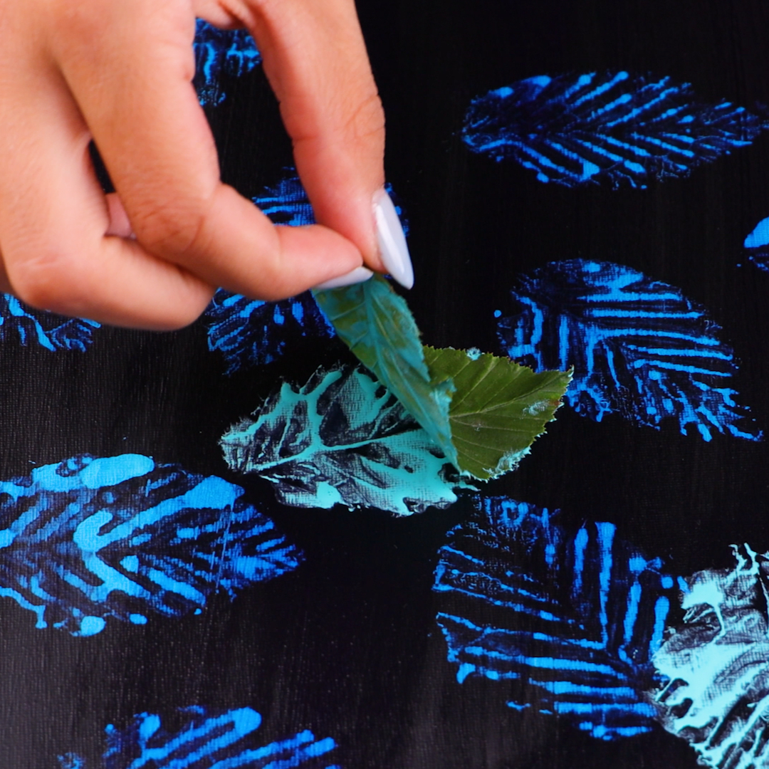 Expressive acrylic painting with leaf prints! 🍂🖼️