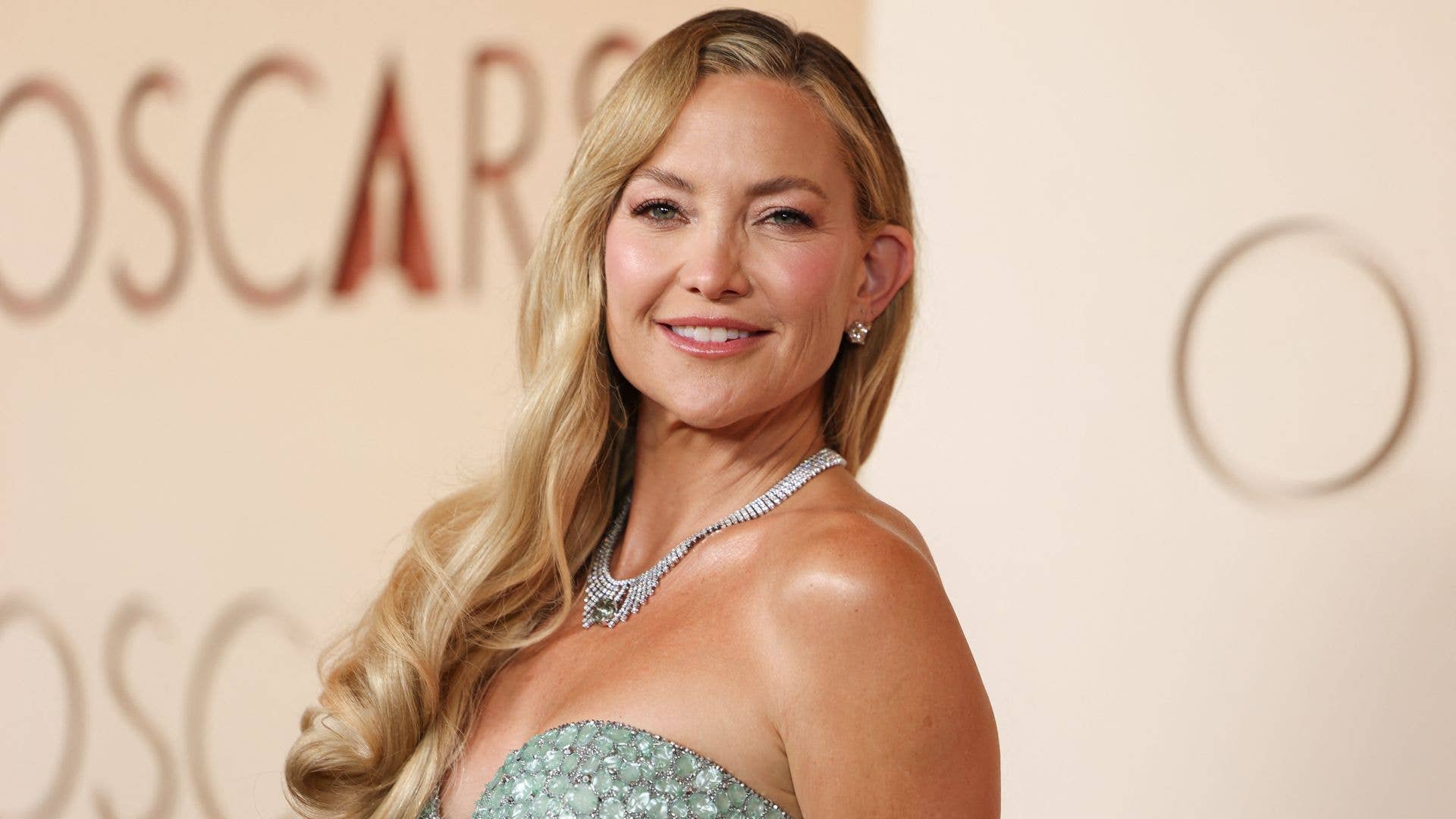 Kate Hudson reveals daily diet with peek inside massive kitchen fridge ...