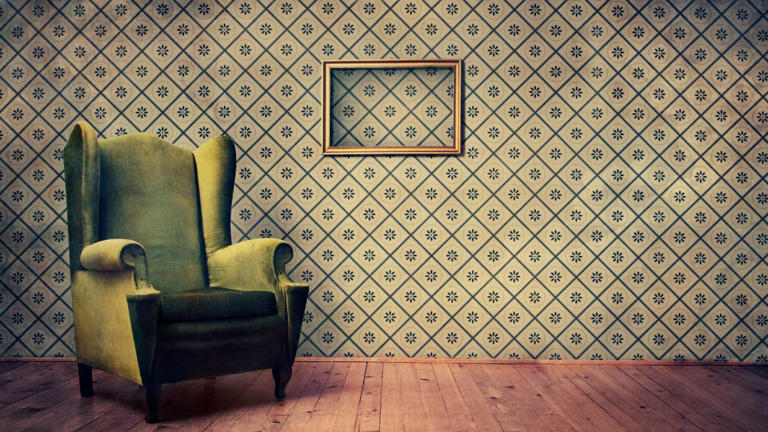 Furniture flipper uses fabric spray paint to turn 'crusty' 99-cent ...