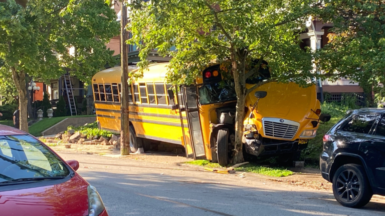 Bystander helps students involved in school bus crash in Pittsburgh's ...
