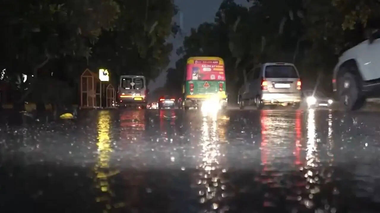 Rain lashes parts of Delhi-NCR; IMD issues red alert for thunderstorms ...