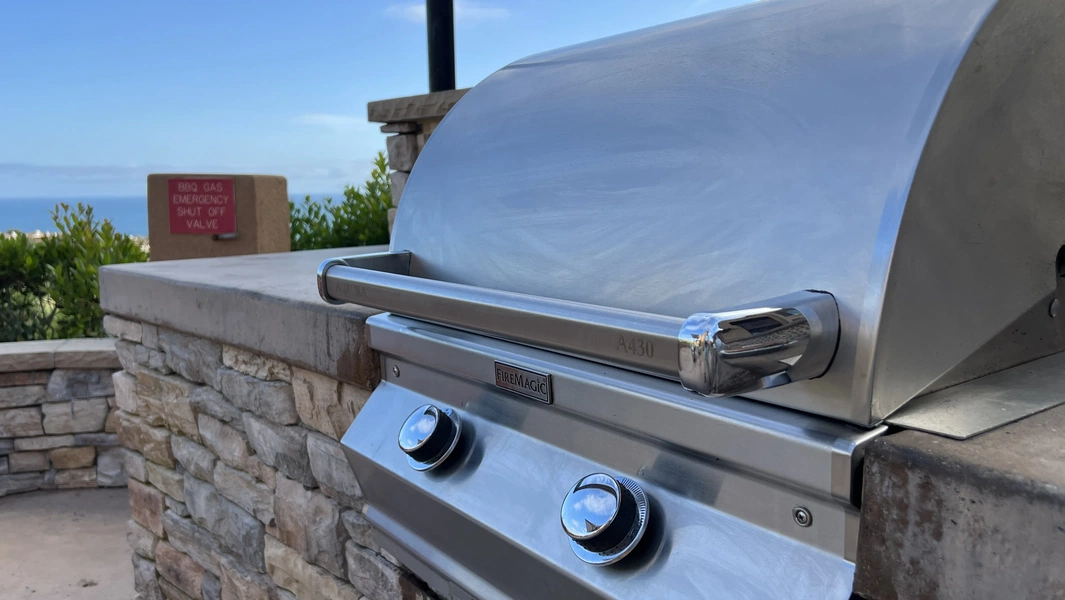 Full appliance suites and covered designs define 2026 outdoor kitchens