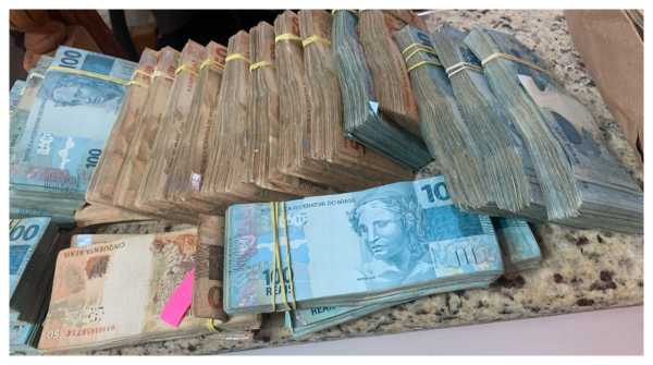 Polícia apreende reais, dólares, euros e até moeda da África do Sul em ...