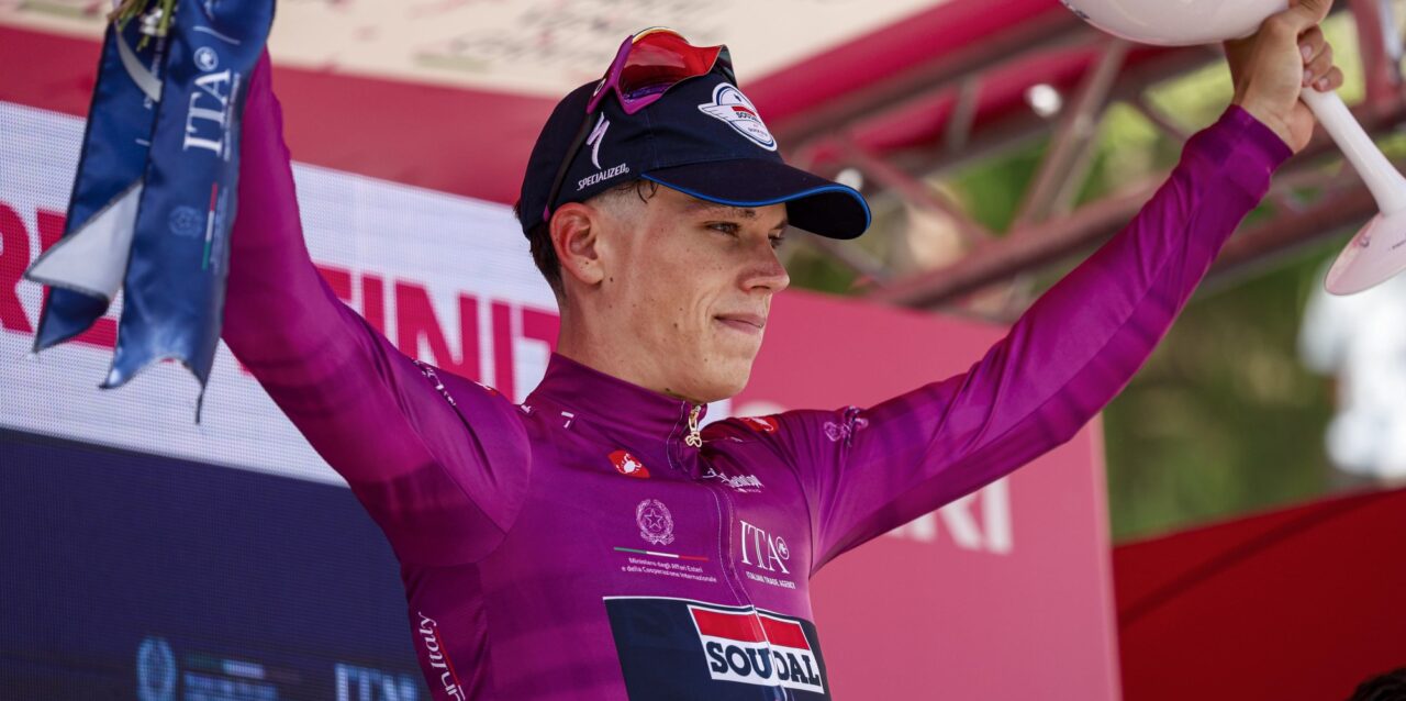Giro 2026: Paul Magnier plots weer in polepositie voor paarse trui