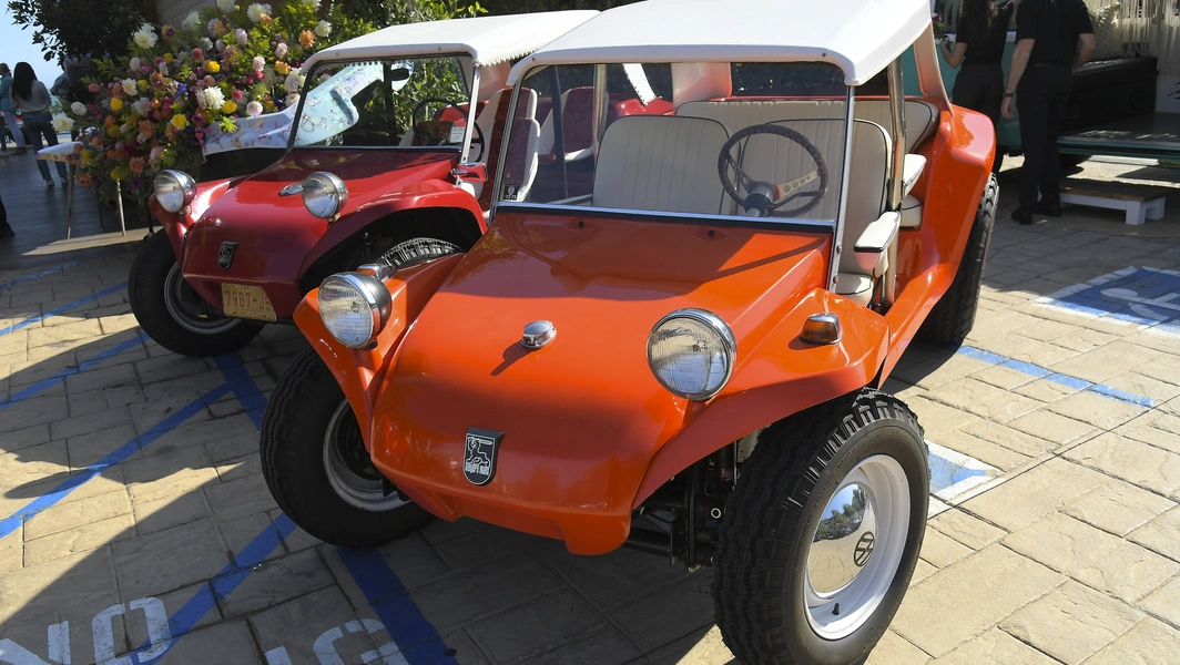 Brado unveils carbon fiber dune buggy with retro flair