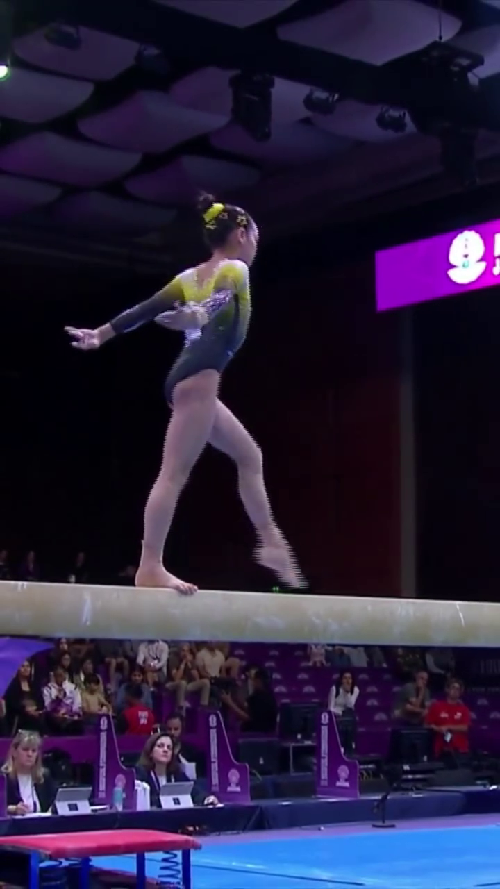 Xiang Yina - "Hit play and watch"