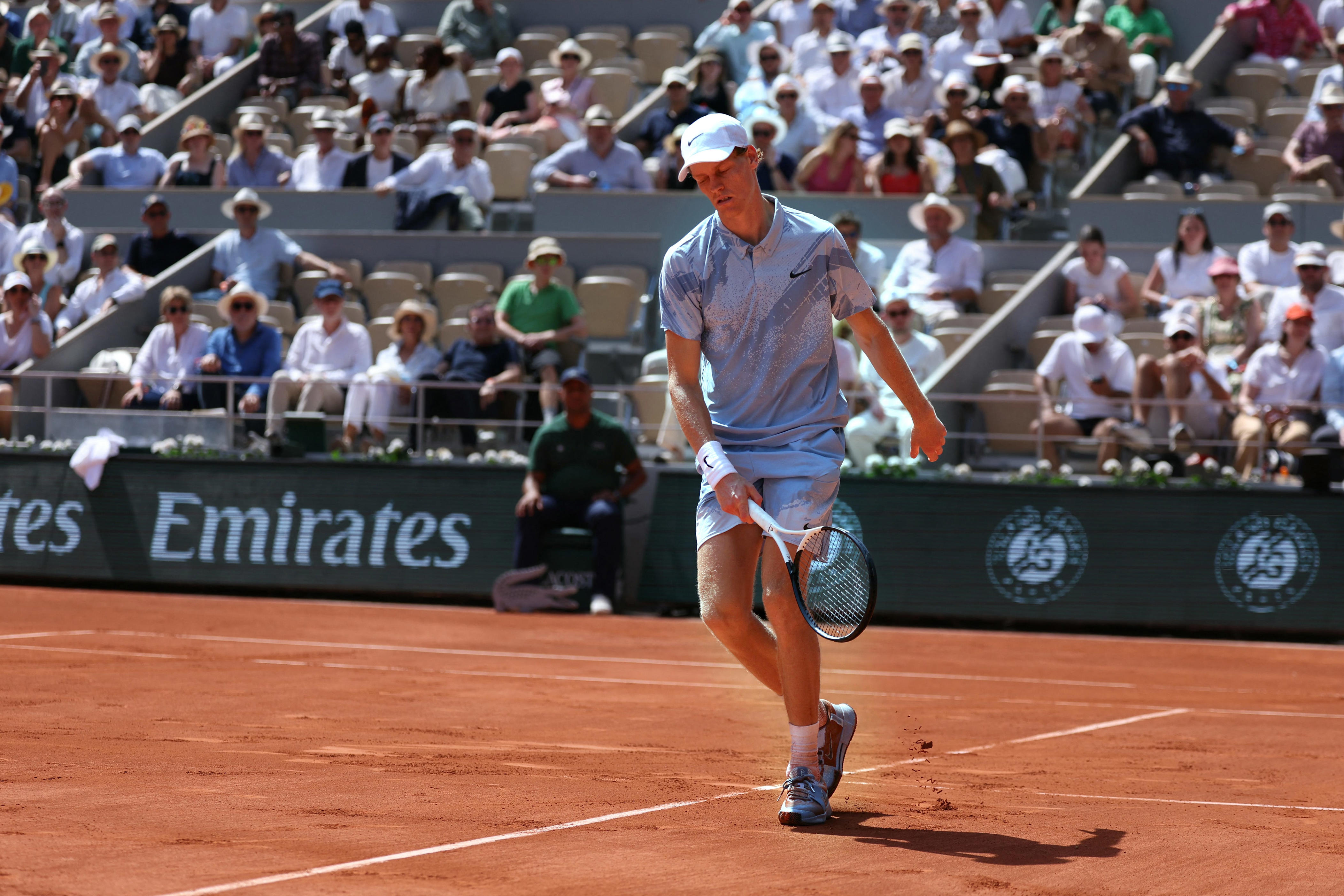 What happened to Jannik Sinner in historic French Open upset?