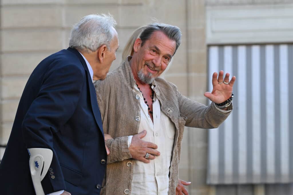 Florent Pagny en plein forme et tout sourire en compagnie de sa femme ...